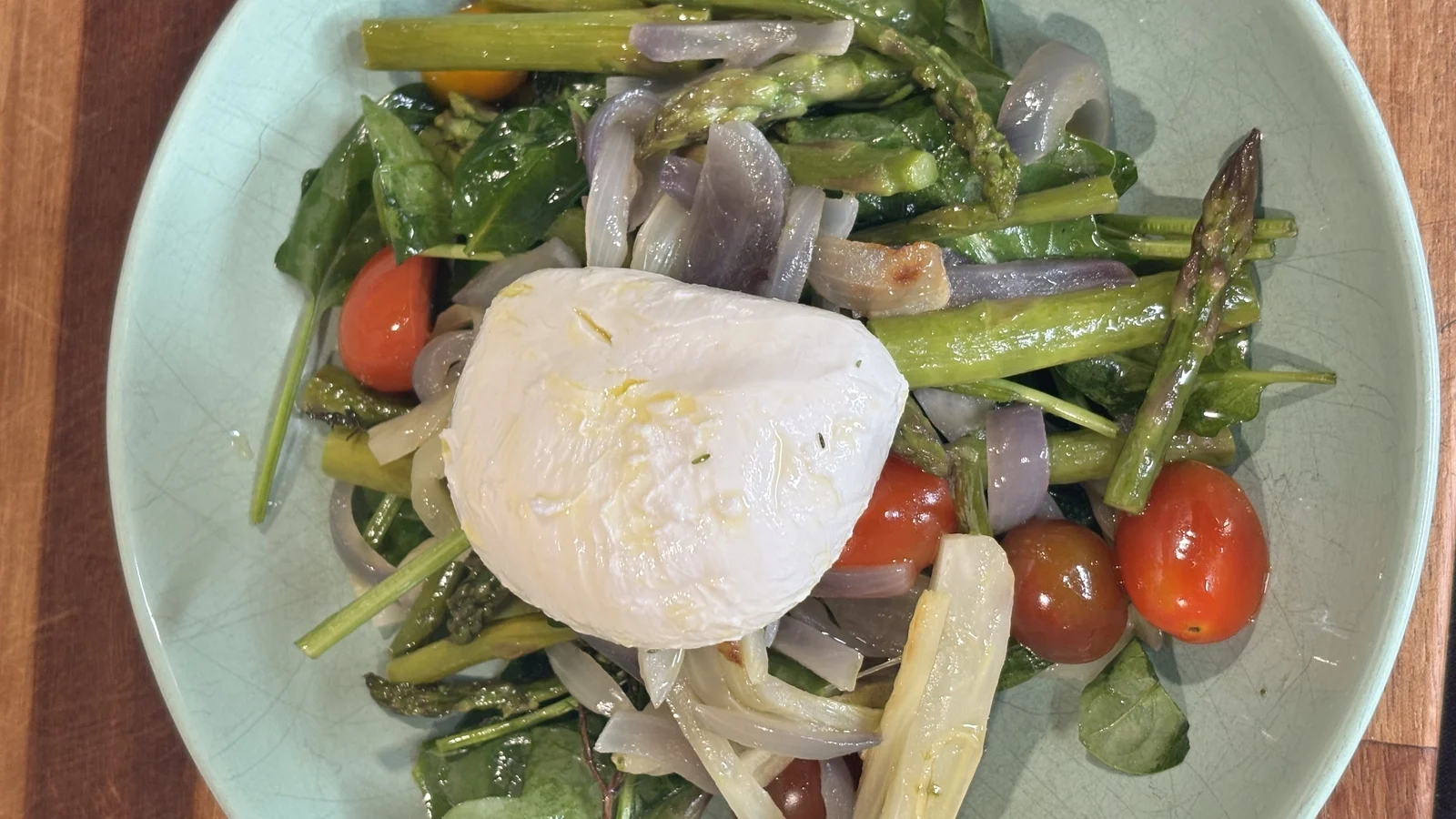 Paul Flynns stekte asparges- og fennikelsalat med Toonsbridge-mozzarella
